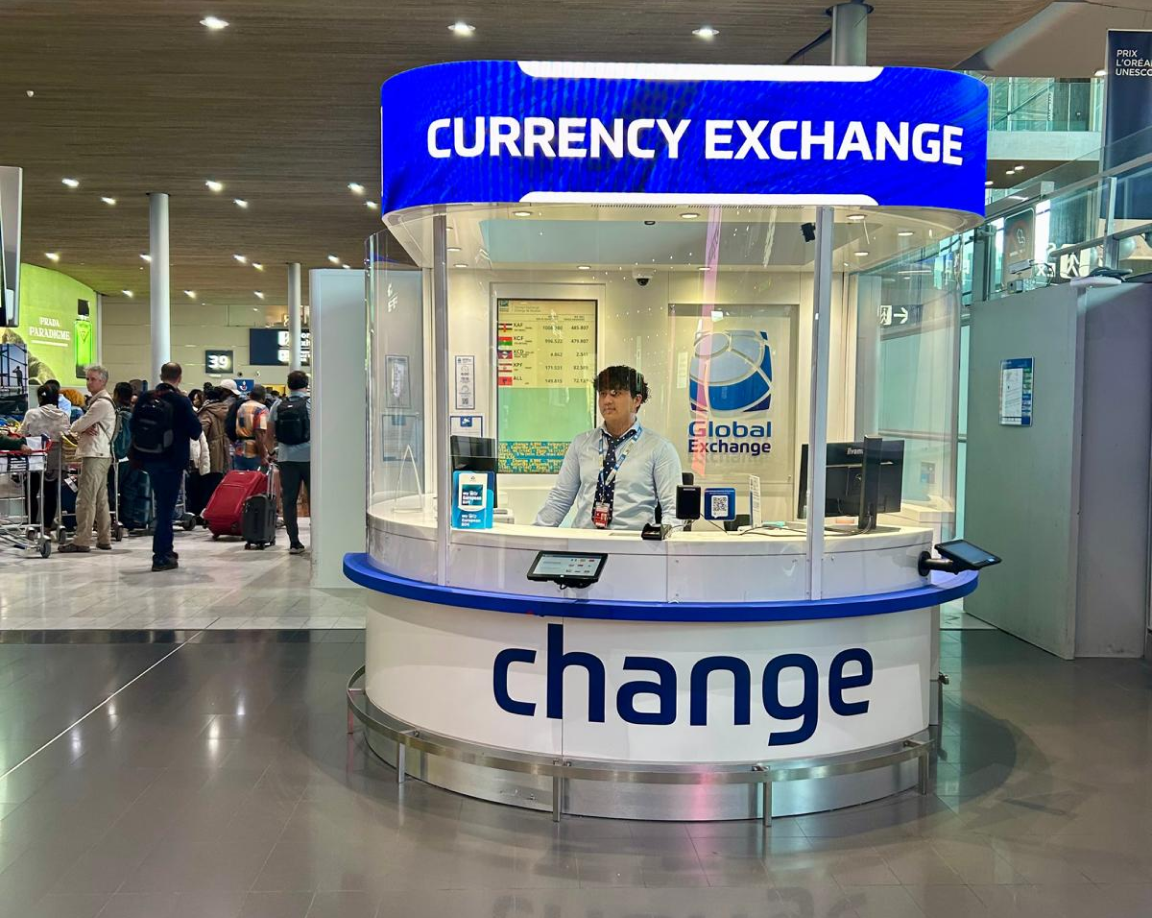 Bureau de change de monnaie étrangère de Global Exchange situé à l ...